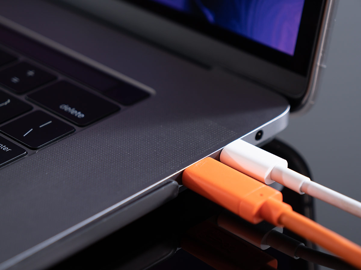 Thunderbolt vs USB-C: Key differences explained | Avira